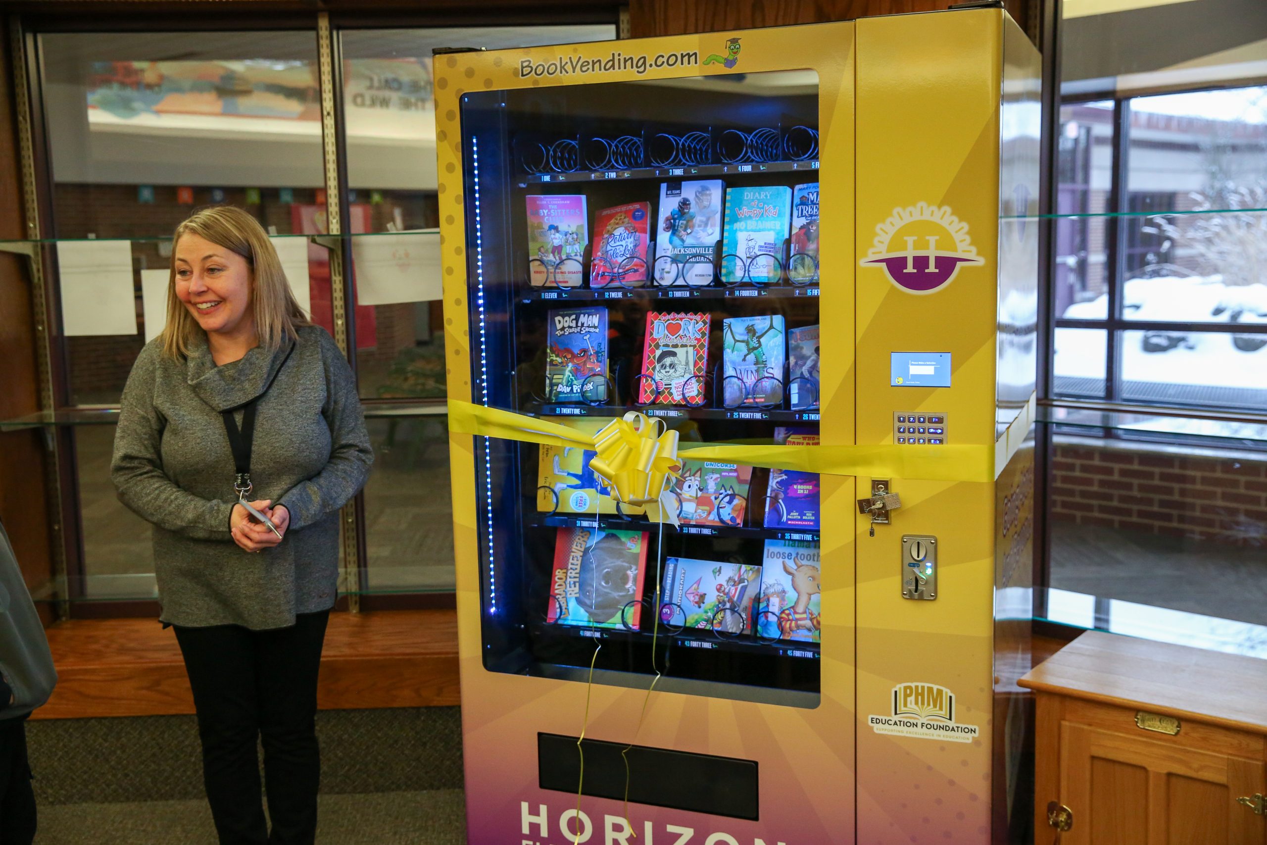 Horizon Unveils Book Vending Machine - Horizon Elementary School